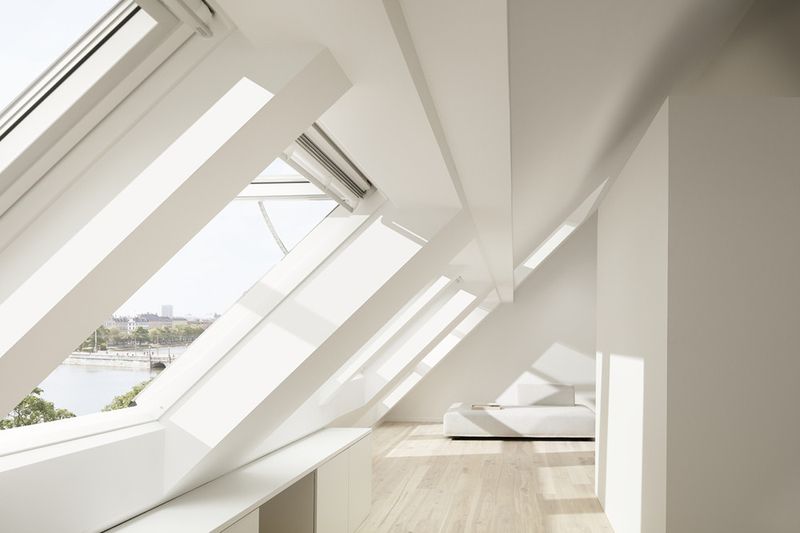 VELUX White Maintenance Free GPU MK06 006621U Top Hung INTEGRA Electric ...