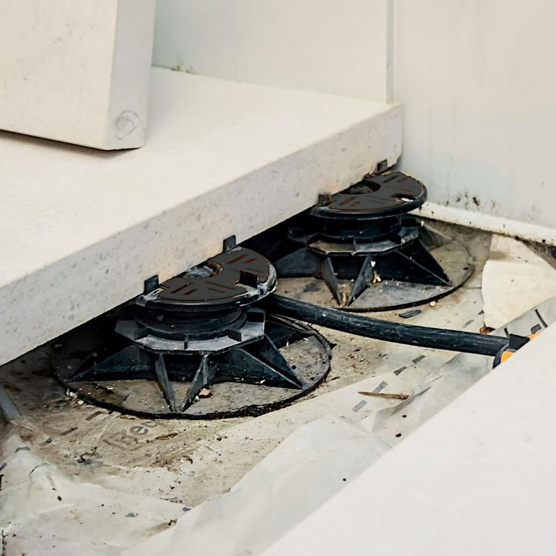 Wallbarn BALANCE EXTRA Adjustable Pedestal | Roofing Superstore®