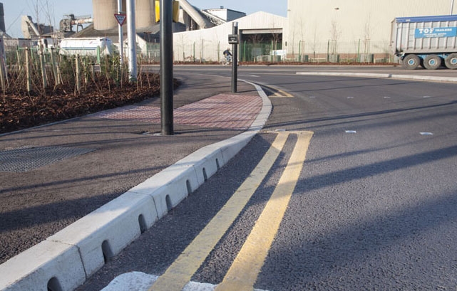 ACO KerbDrain HB305 Half Battered Kerb Unit - 1000mm | Drainage Superstore®