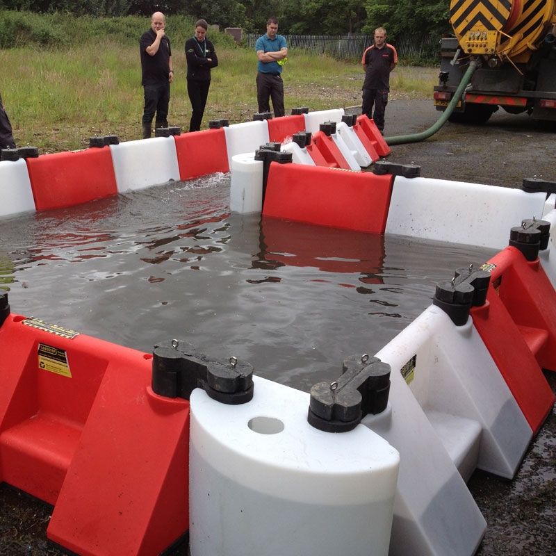 Floodstop Red and White Floor Flood Defence Barrier 1m x 0.5m High ...