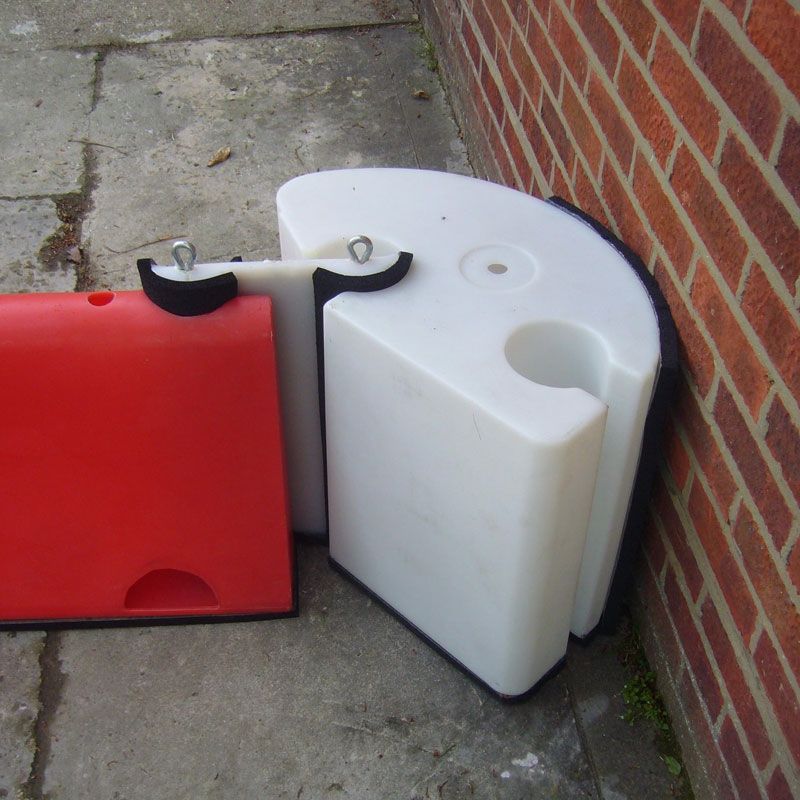 Floodstop Red and White Floor Flood Defence Barrier 0.5m High Multi-Hub ...